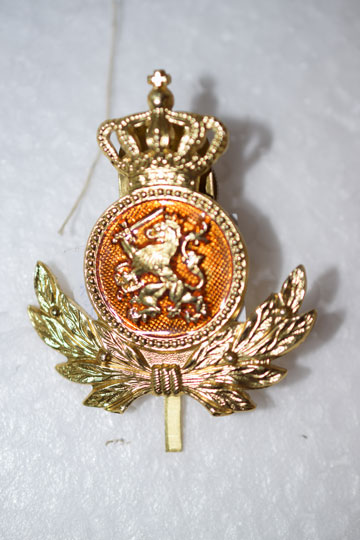 Militaria/ Others: Dutch Infantry NCO Peak cap emblem. (1970)