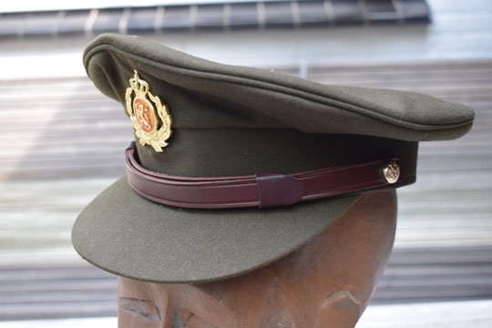 Militaria/ Others: Dutch Infantry officers peak cap.