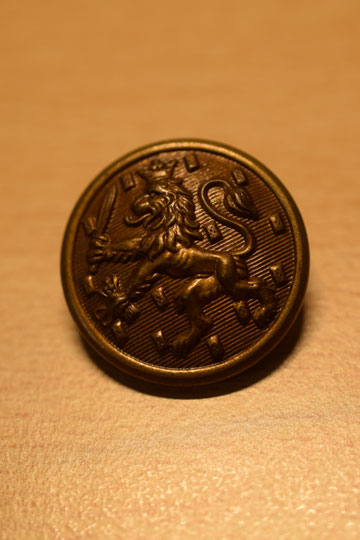 Lot of 11 large and 7 small WWII uniform buttons made by Gaunt-London